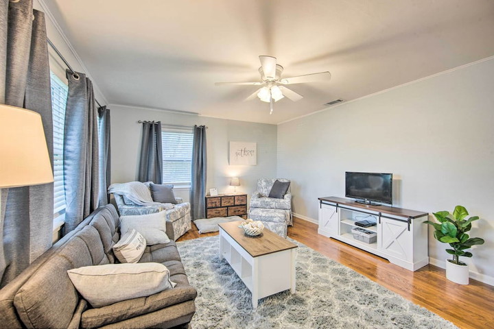 Longview Vacation Rental Home: 4 Mi To Dtwn - ロングビュー, TX