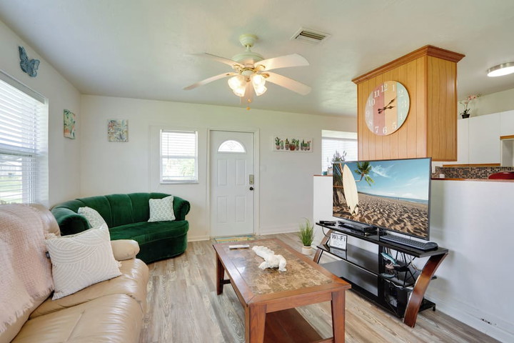 Charming & Cozy: Close To Beach & Shops ~ Parking! - Port Charlotte, FL