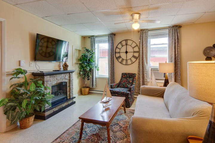 Balcony + Scenic Views: Chautauqua Lake Retreat - Chautauqua, NY