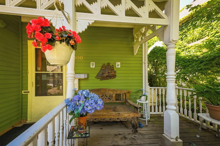 Plum Room(breakfast Included)-niagara Inn Bed&breakfast - Niagara Falls, NY