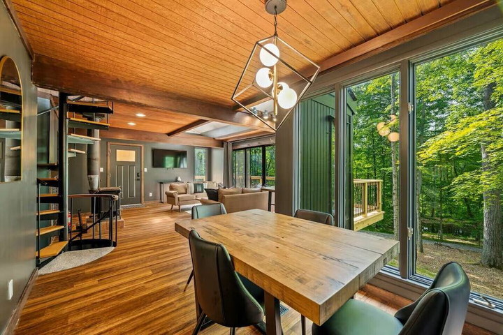 Cozy Hollow Cabin - Pond, Hot Tub & Warm-weather Game Garage Near Nashville - Columbus, IN
