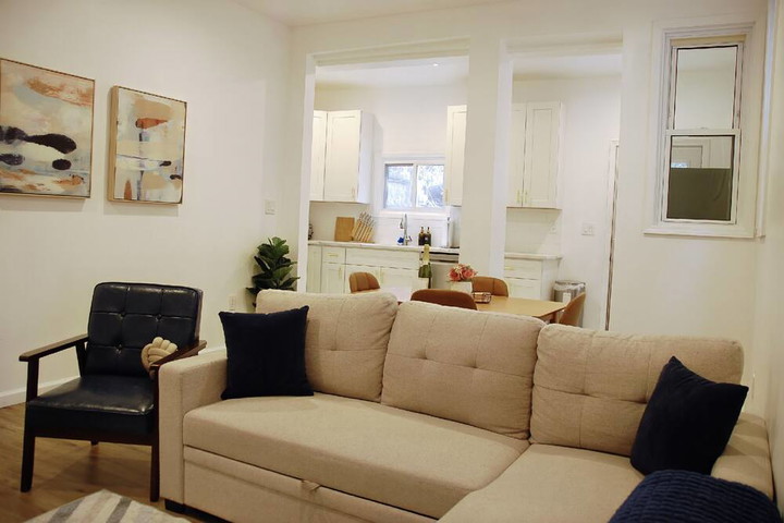 Pgh Delight - 2b/1b, All New W/ Free Street Parking, Perfect For Family Vacation - Monroeville, PA