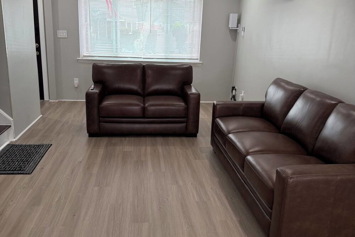Peaceful Cozy 3-bedroom House With Ac In Queens. - Freeport, NY