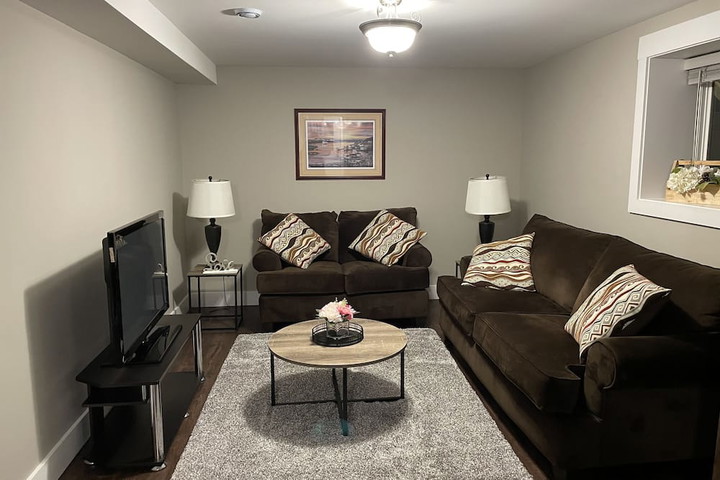 Hill Side Suites - Beautiful Bright Apt 10 Mins From Airport! - Newfoundland and Labrador