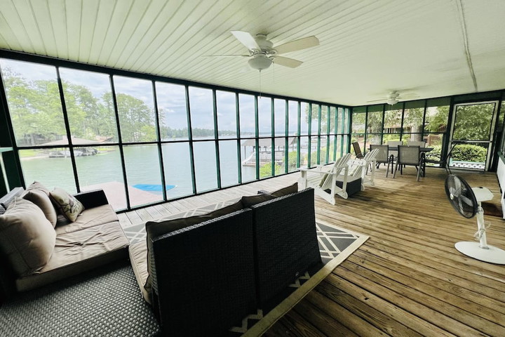 Lake Front Cabin W/ Screened-in Porch And Personal Dock - Close For Auburn Games - Alabama