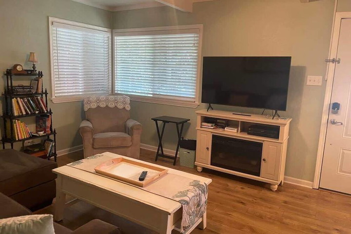 Charming 1950's Bungalow - Auburn, CA