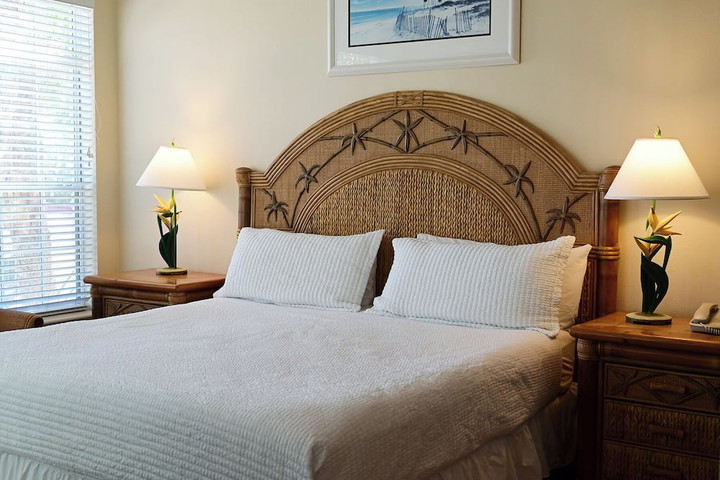 Spacious One-bedroom Condo With Island Comforts - Anna Maria, FL