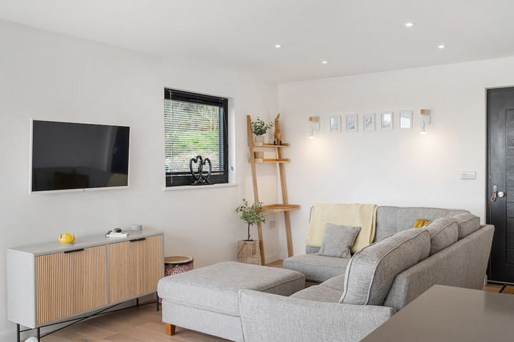 Poppyfields Is A Stunning And Modern, Single-storey Eco Lodge Conveniently Situated In-between Praa - Porthleven