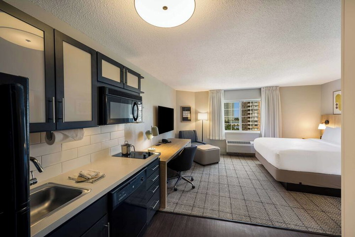 Homelike Staycation With Full Kitchen, Onsite Parking, Pets Are Welcome! - Jersey City, NJ