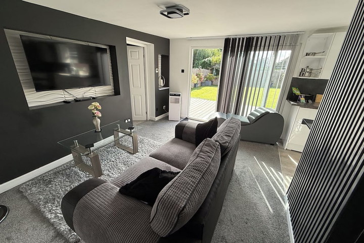 Centrally-located. 200 Yards From The Beach Pubs & Restaurants Shops - Winterton-on-Sea