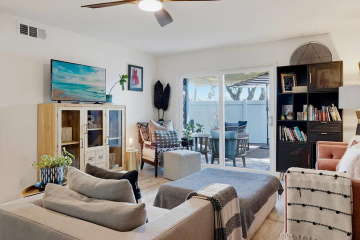 Artful Plant-filled Beach Rtreat W/ Pvt Backyard And 8 Minutes From The Beach!! - Dana Point, CA