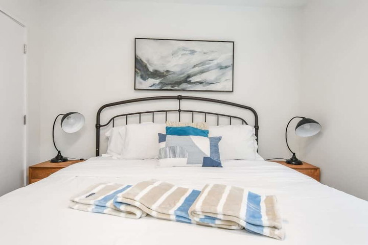 Glorious !  1br King! Free Parking !30 Min To Nyc - East Rutherford, NJ