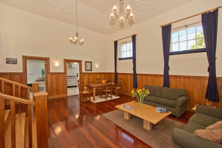 The Orange Lodge - Petone - Wellington - Broadband - Wellington, New Zealand