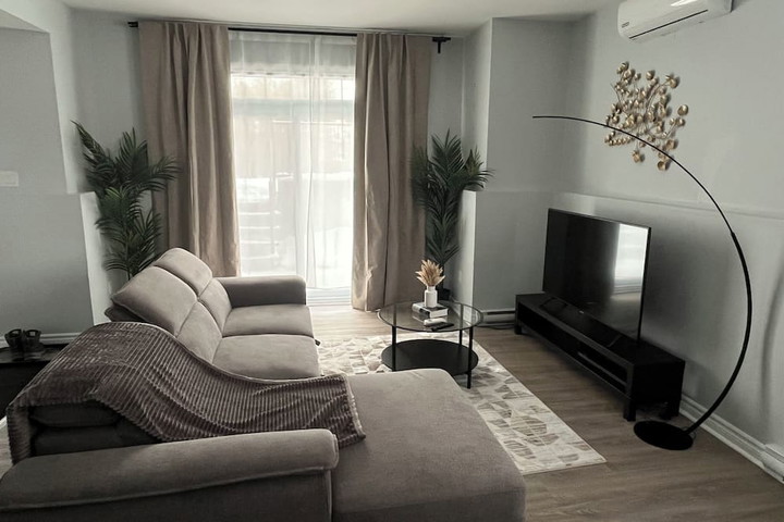 Charming & Cozy Apartment Of 2 Bedrooms With Free Parking - Kanata