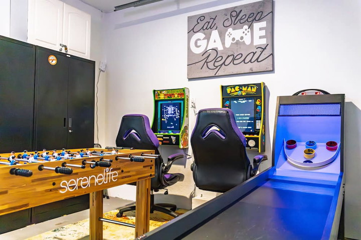 Arcade · Firepit · 2 King Beds + Workspace - Stuart, FL