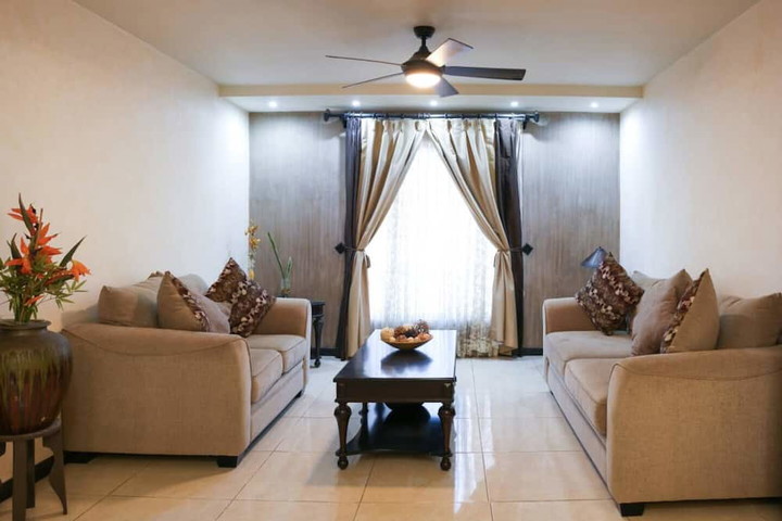 Dive Into The Relaxed Elegance Of Our 4-bedroom Haven In Zona Dorada, Mexicali's Prestigious District, Combining Comfort, Security, And Luxury. Ideally Nested Near Bustling Plazas, Trendy Restaurants, And Lively Casinos, Our Property Is Perfect - El Centro, CA
