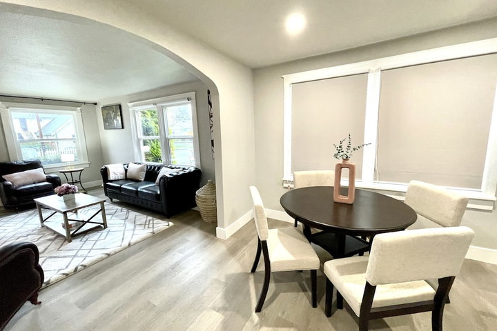 Central Duplex With 3 Bed/2bth Near Hough Park - Portland, OR
