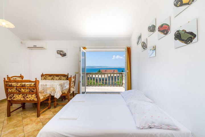 Preiswertes Apartment Nur 100 Meter Zum Strand Mit Meerblick - Crikvenica