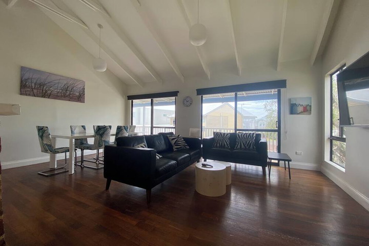 Just 1 Street From Beach. Relaxed Home, Ideal For Families. Linen Provided. - Busselton