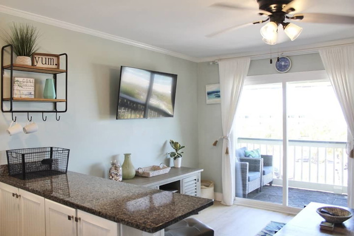 Perfect Oceanfront Condo W/stunning Ocean View! Community Pool, Fishing Pier! - Isle of Palms, SC