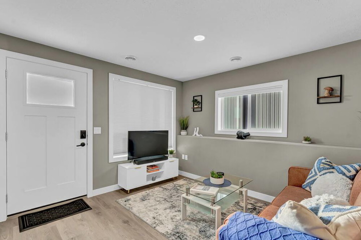 Hillside Suite: Your Cozy, Modern Getaway In Medicine Hat - Medicine Hat