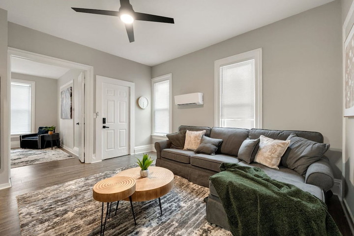 Charming 1-bedroom Apartment In Downtown Fort Wayne - Fort Wayne, IN