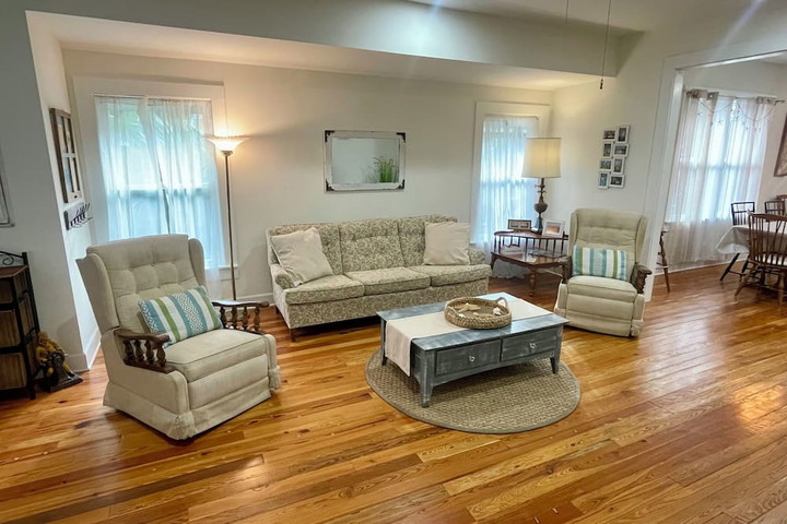 Entire House 3 Bedroom/2 Full Baths Sleeps 8 Guests 10min From Beach & Downtown! - セント・オーガスティン, FL