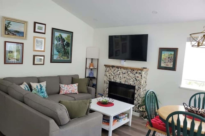 Hi N Dri -Warm & Welcoming-great For Weekend Getaways-across From Beach Access. - Vancouver Island