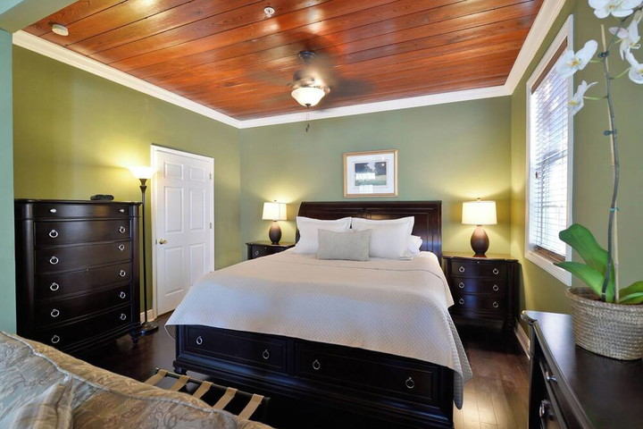 The Palmer Suite At Old Colorado Inn (Ada Room)) - Stuart, FL