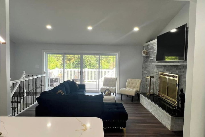 Catskills Stone Getaway - 6br, Sleeps 14, Game Room, Firepit, Near Skiing - Hudson, NY