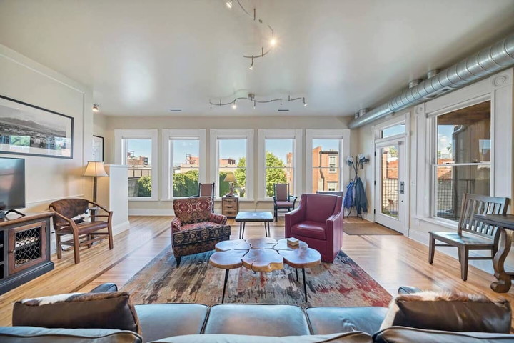 Serendipity House: Historic Downtown Livingston Loft - Livingston, MT