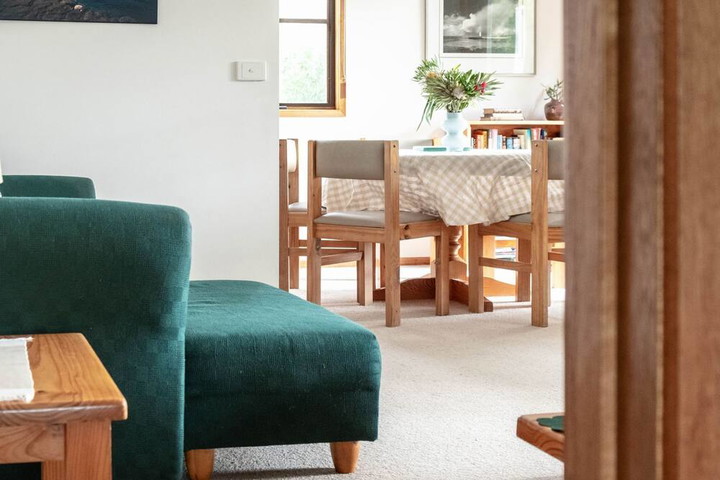 Whalers Cottage - Quiet Cottage With Views Over Lake - Port Fairy
