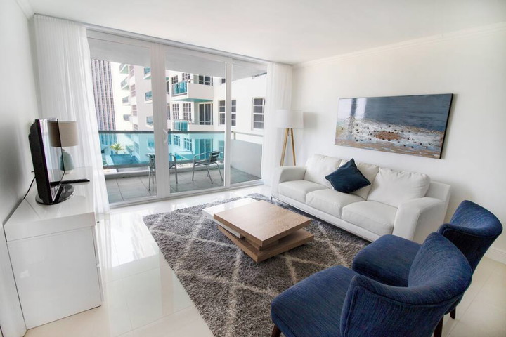 Beachside Bliss Spacious 2br Retreat With Pool - - Miami Beach, FL