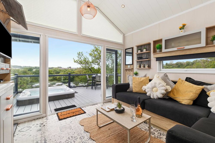 Petite Retreat - Lovely Pod With Hot Tub - Pembrokeshire