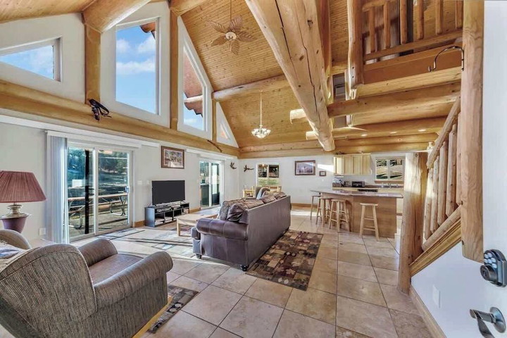 Peaceful Pines Retreat - Creekside ! - Hill City, SD