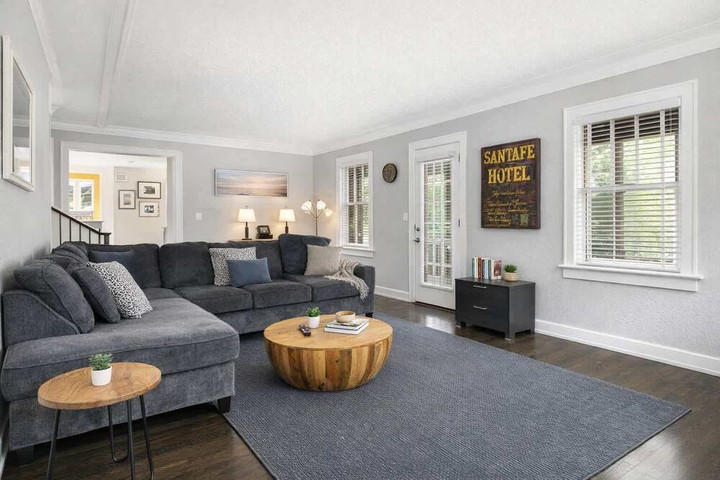 Spacious Home_5br|sleeps 11|easy Hwy Access - Kansas City, MO