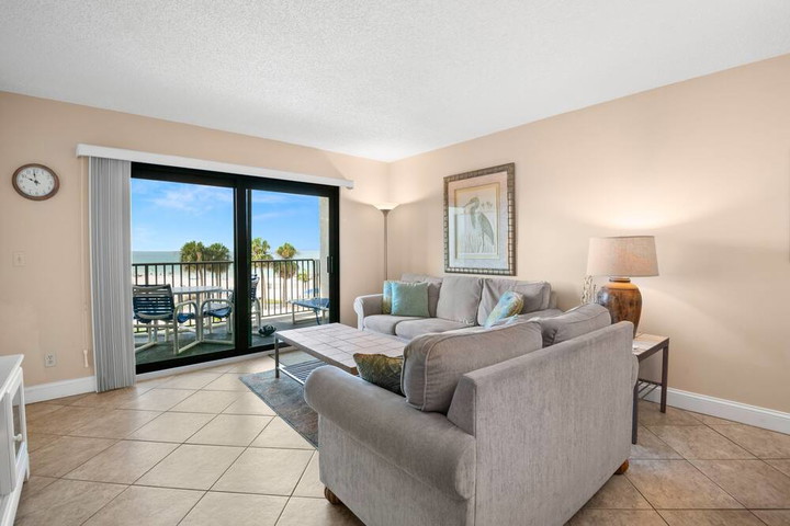 Caprice Resort Unit #204 Gulf Front Elegance For Up To Six Guests - St. Pete Beach, FL