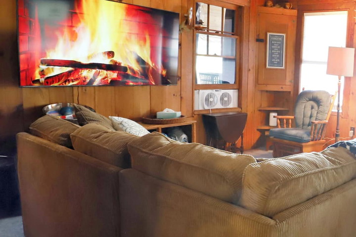 Lake Front: Cozy 4-bedroom Lake Camp With Wifi And An Outdoor Firepit! - Leominster, MA