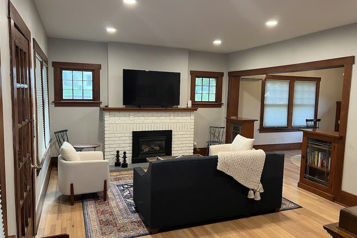 Renovated Charmer In The Heart Of Decorahs Park District - Decorah, IA