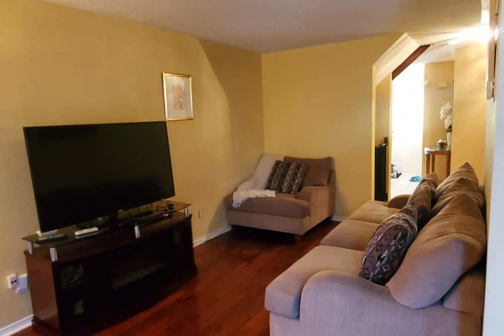 Cozy 3bedroom 2½ Bathroom W/ Office 12 Minutes From Toronto Pearson Airport - Brampton