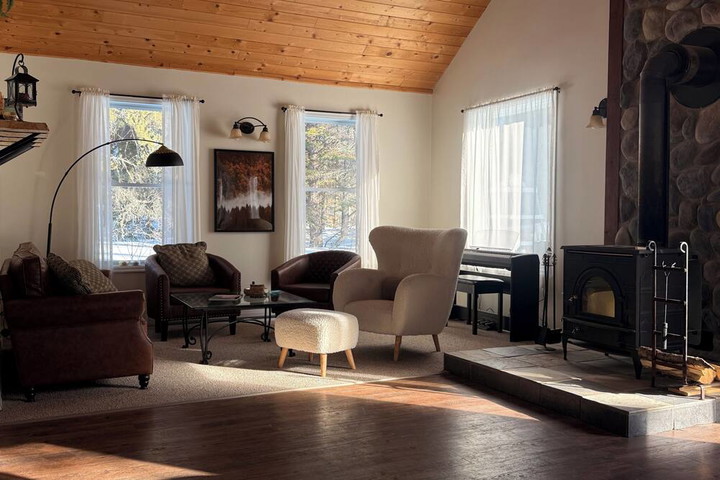 Private Forest Spa Retreat: Sauna, Hot Tub & Pool - Manitoba