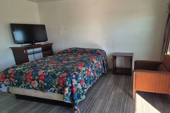 Comfortable Queen Bed Near Bayshore Boulevard | Free Parking - Tampa, FL