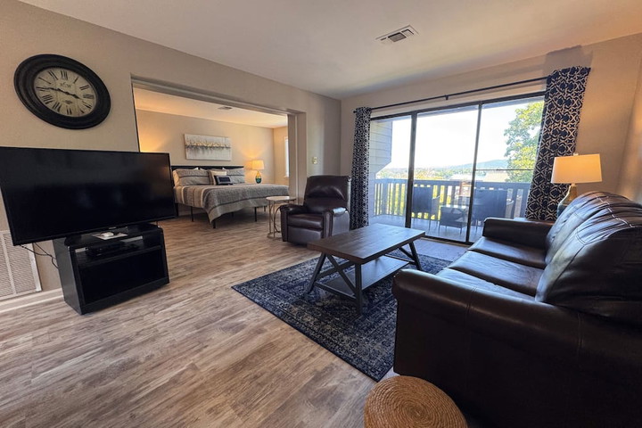 South Shore Newly Updated 1-bedroom! Mini-golf, Pickleball, 2 Pools & More! - Hot Springs, AR