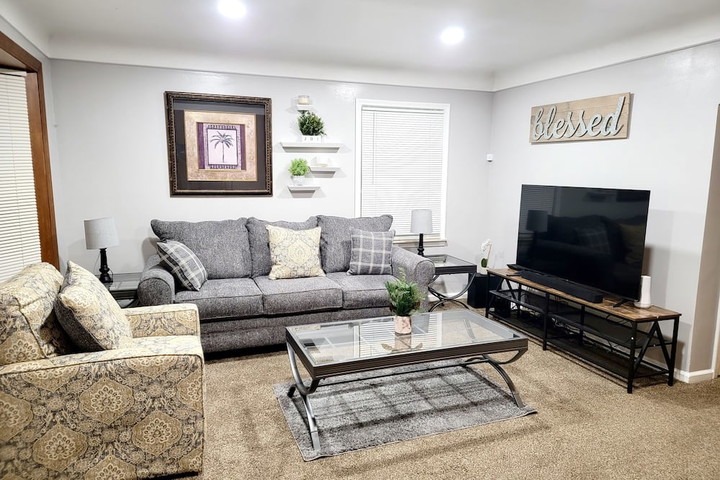 Redford Tranquil Retreat - Livonia