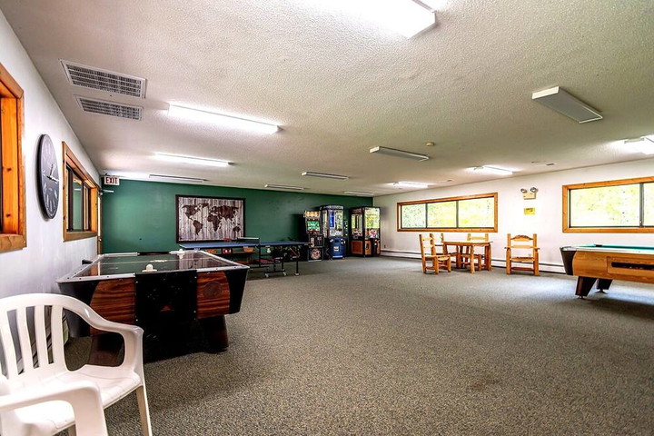 Charming 3-bedroom Condo With Pool, Hot Tub, Ac  & Games - Banner Elk, NC