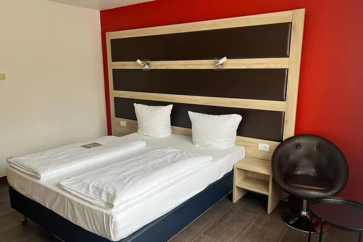 Adventure-ready & Pet-friendly Stay Near Cycling Trails & Old Town Charm - Bensheim