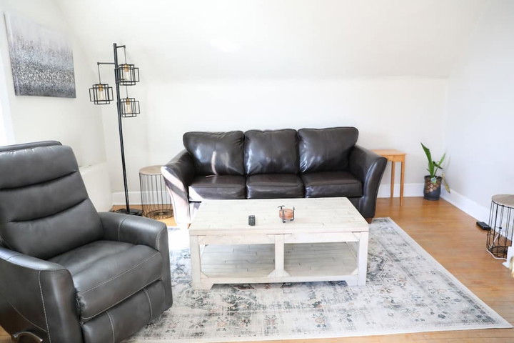 Cozy 2bdrm Apt. Walk  Downtown Bring Your Pets - Burlington, VT