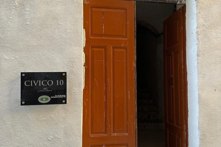 Civic 10 Ii Spacious Studio Apartment With Terrace Above At Sassari Center - Sassari