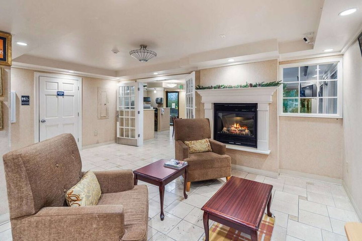 Premium Queen Suite | Renton, Wa - Renton, WA
