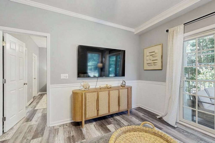 The Tides Spacious Condo W/shared Pool, Close To Restaurants & Shopping - Rehoboth Beach, DE